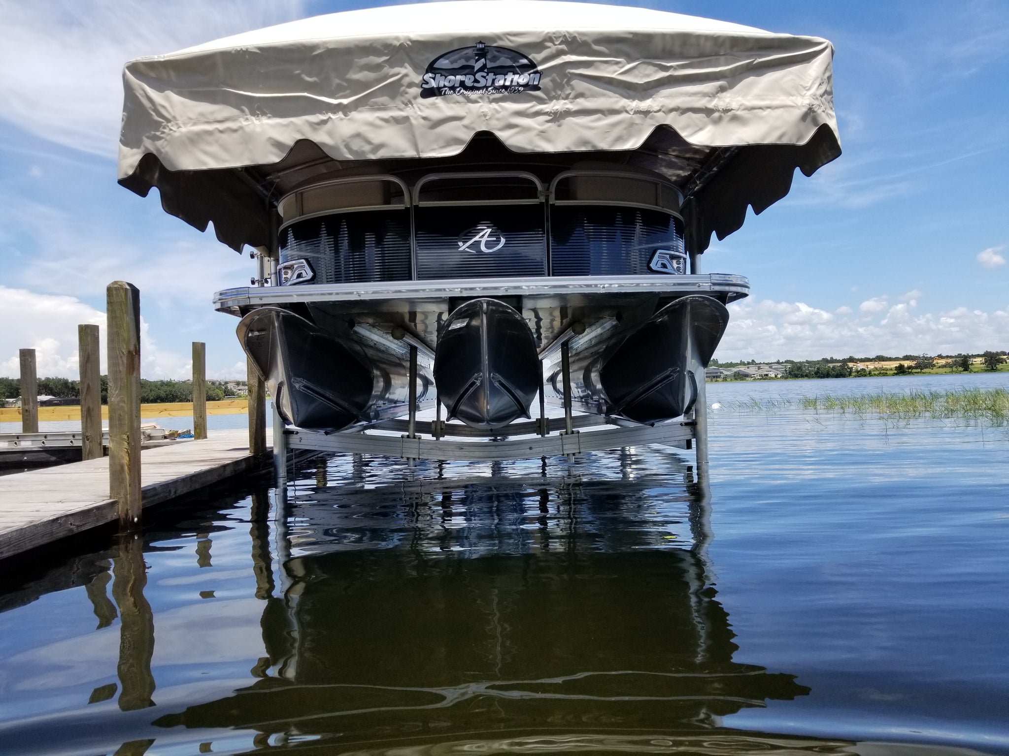 ShoreStation Free-Standing Hydraulic Boat Lift (5000lb Capacity)